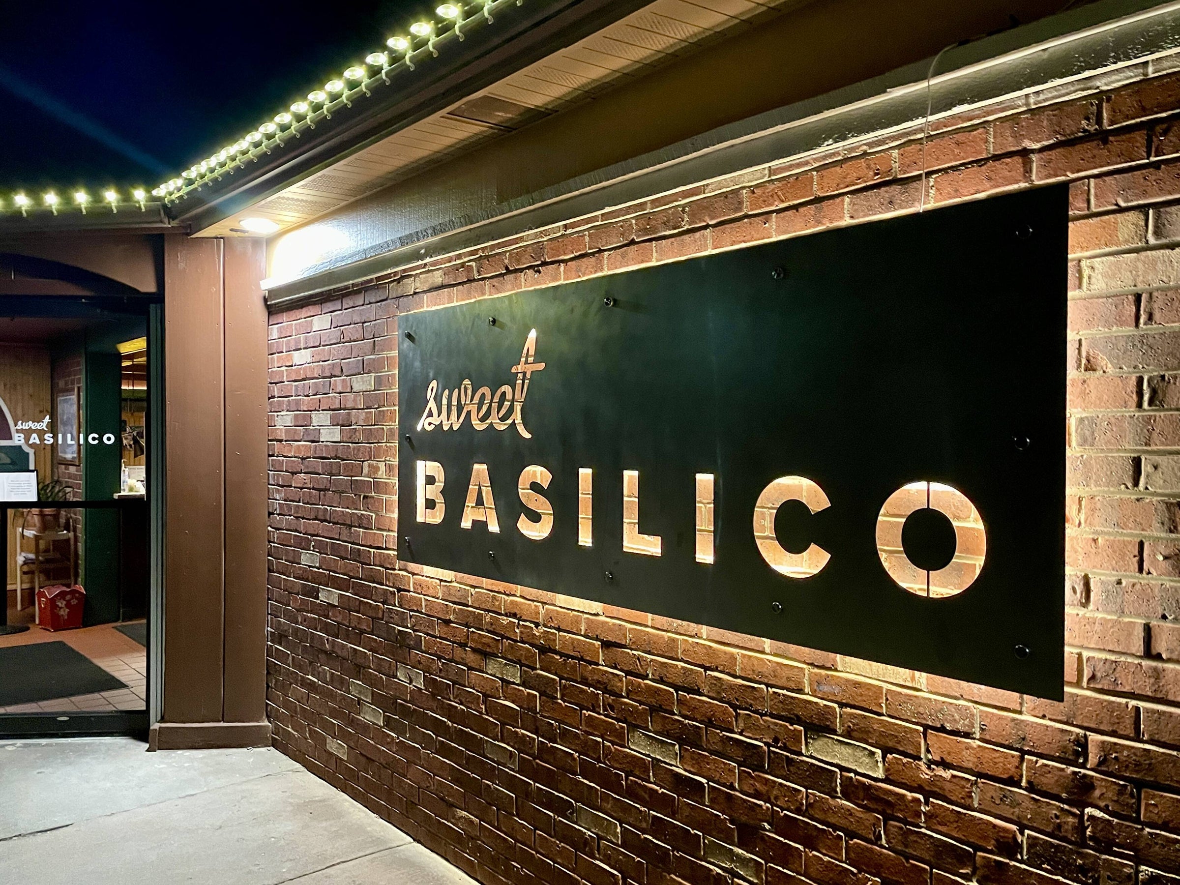 Relaxed neighborhood dining | Sweet Basilico Casual Italian